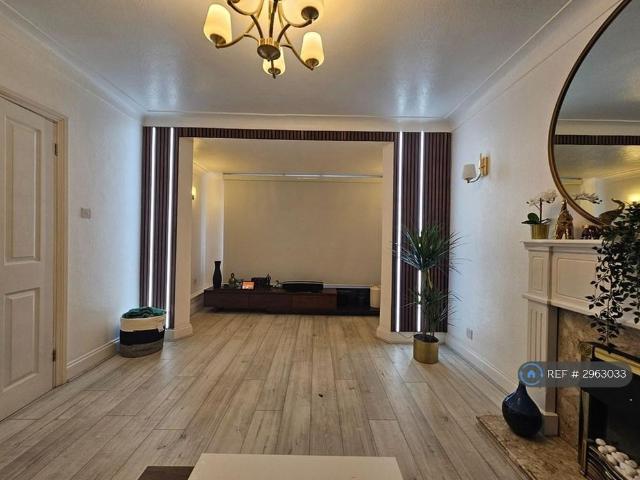 4 bedroom detached house to rent