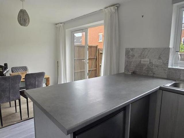 4 bedroom detached house to rent