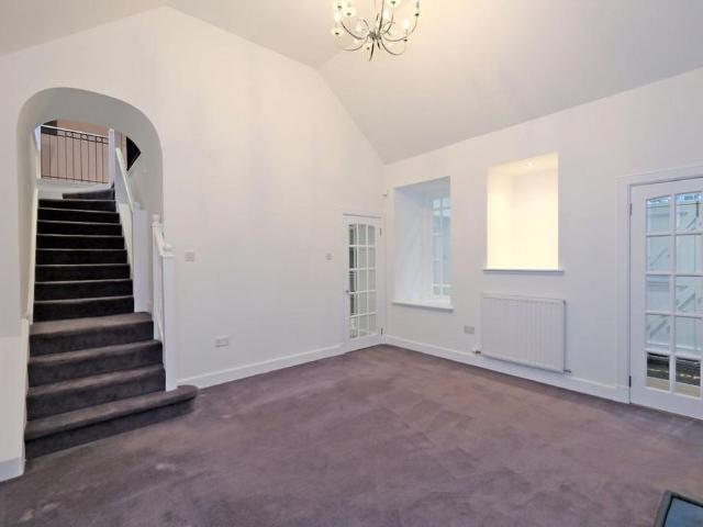 4 bedroom detached house to rent