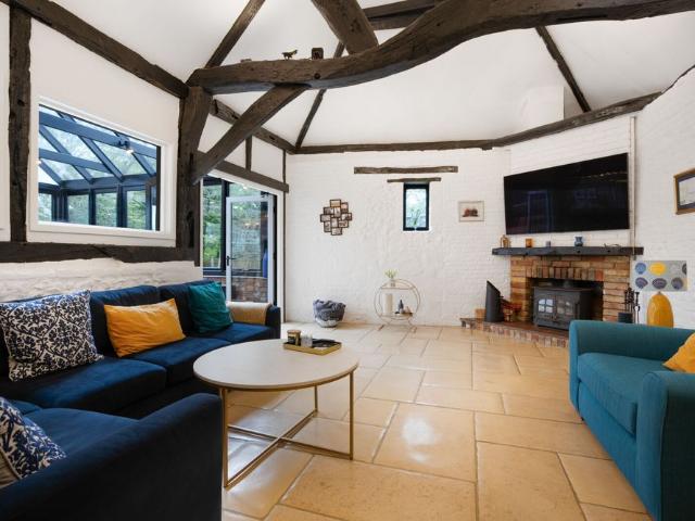 4 Bedroom Detached House To Rent