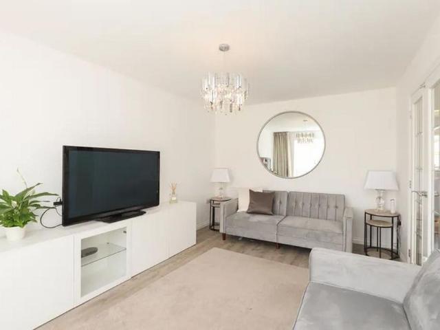 4 bedroom detached house to rent