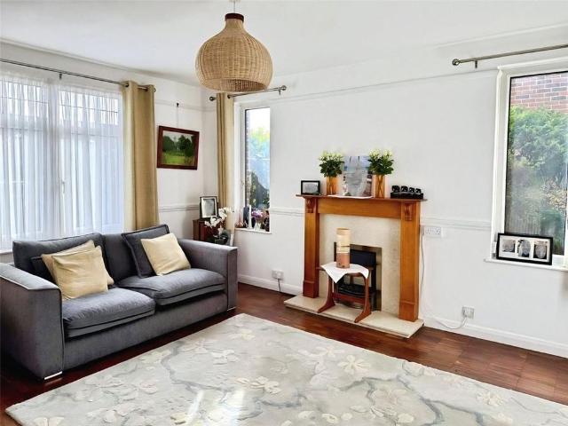 4 bedroom detached house to rent