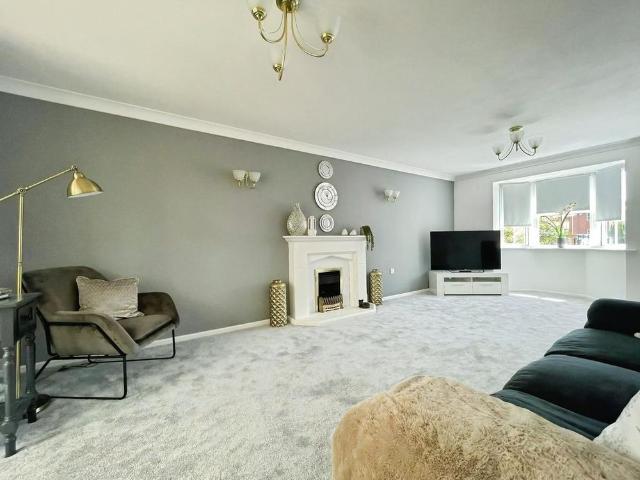 4 bedroom detached house to rent