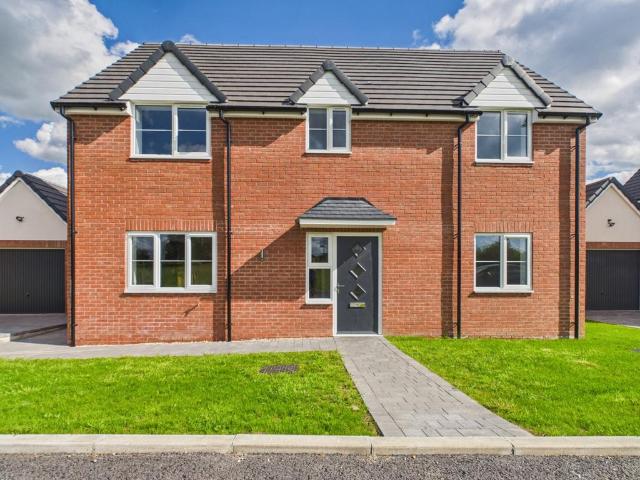 4 bedroom detached house to rent