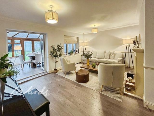 4 bedroom detached house to rent