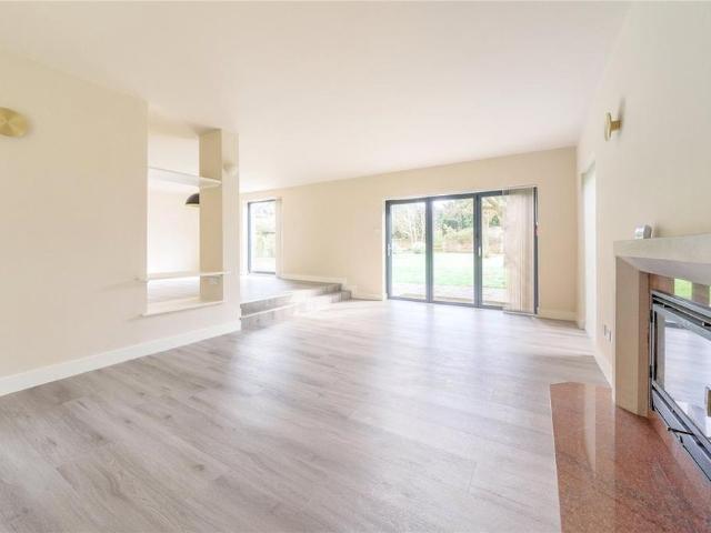 4 bedroom detached house to rent