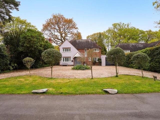 4 bedroom detached house to rent