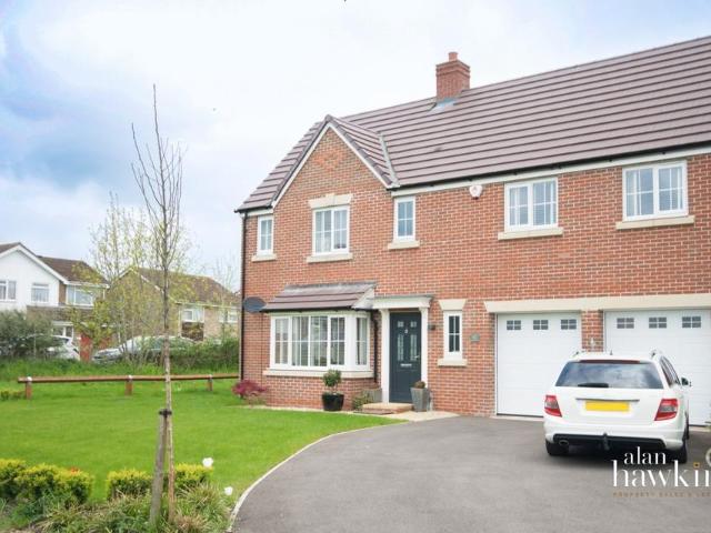4 bedroom detached house to rent