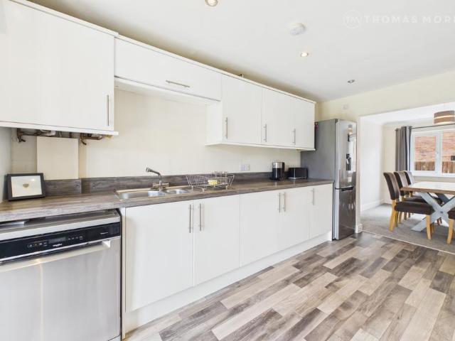 4 bedroom detached house to rent