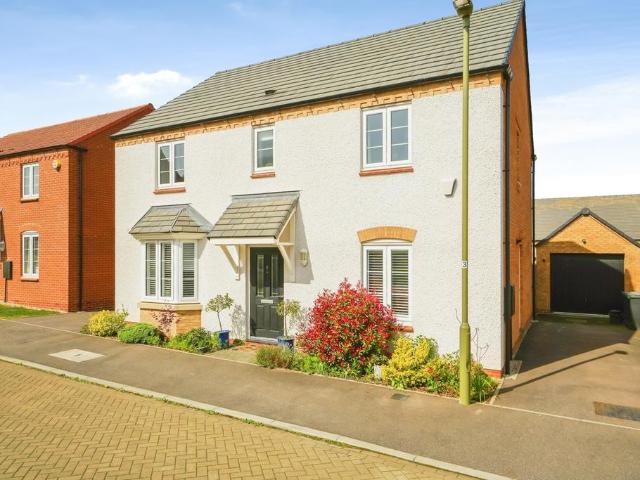 4 bedroom detached house to rent