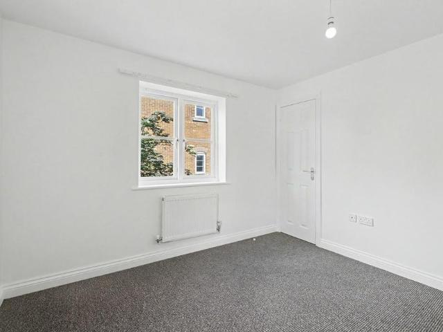 4 bedroom detached house to rent