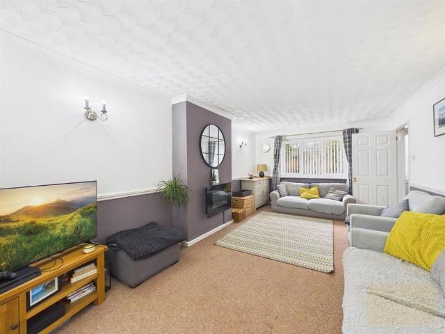4 bedroom detached house to rent