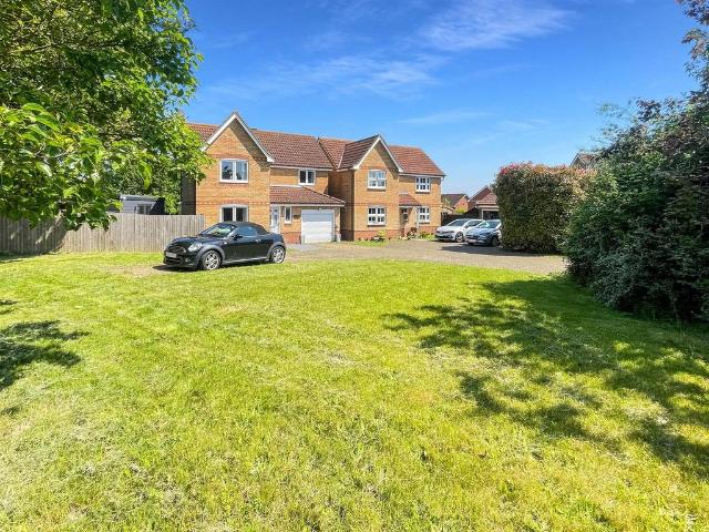 4 bedroom detached house to rent