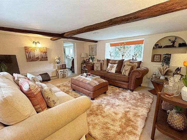 4 bedroom detached house to rent