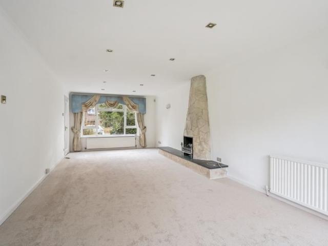 4 bedroom detached house to rent
