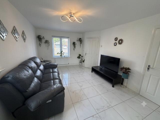 4 bedroom detached house to rent