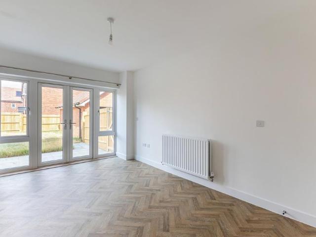 4 bedroom detached house to rent