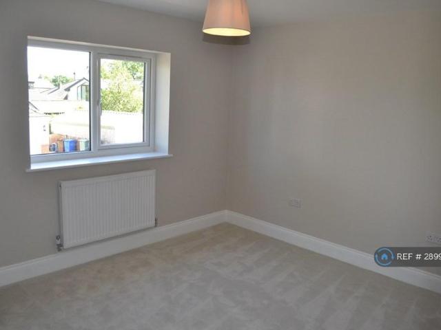 4 bedroom detached house to rent