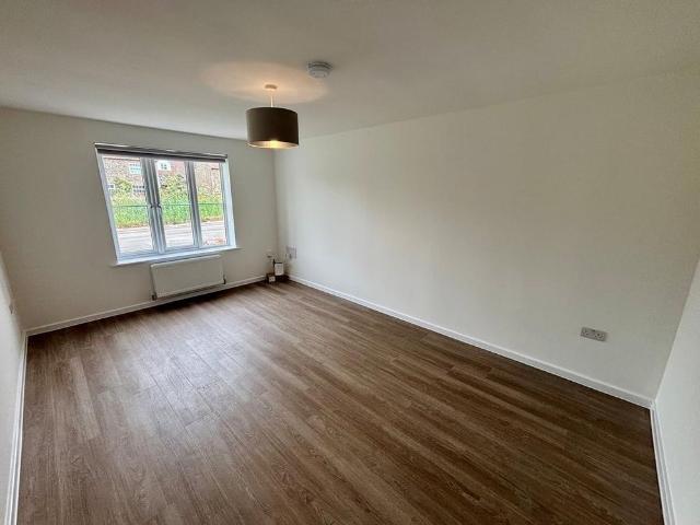 4 bedroom detached house to rent