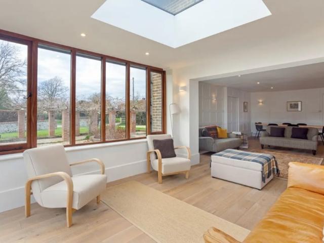 4 bedroom detached house to rent
