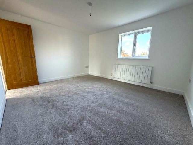 4 bedroom detached house to rent