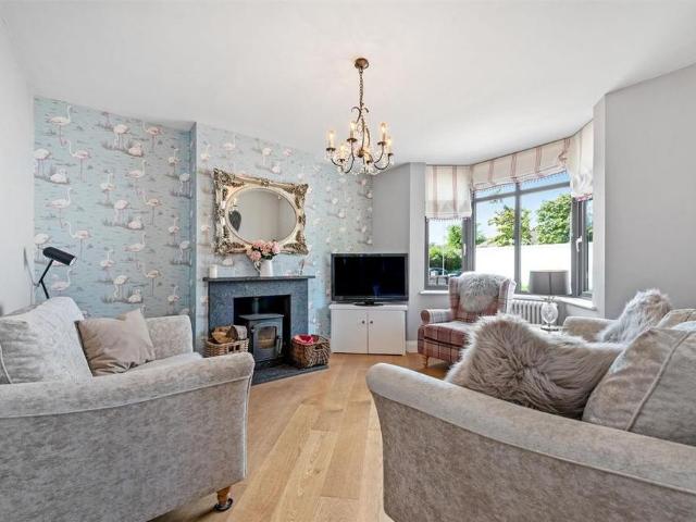 4 bedroom detached house to rent