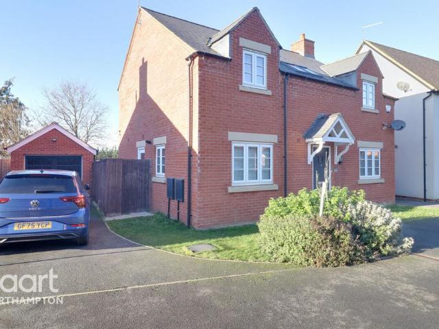 4 bedroom detached house to rent