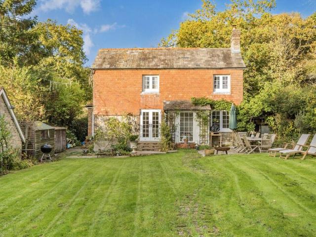 4 bedroom detached house to rent