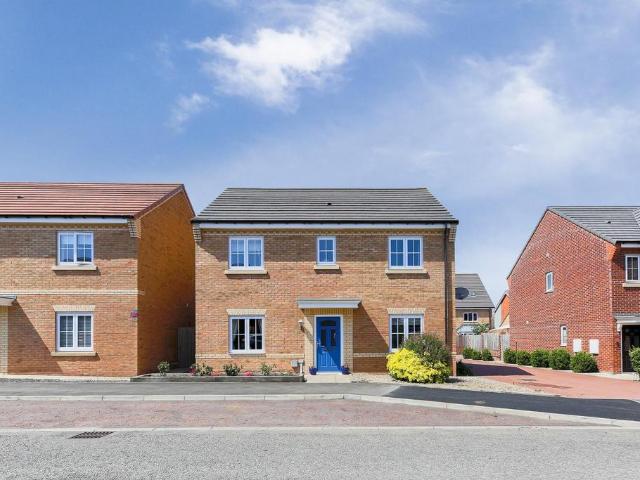 4 bedroom detached house to rent
