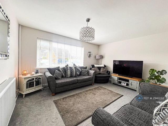 4 bedroom detached house to rent