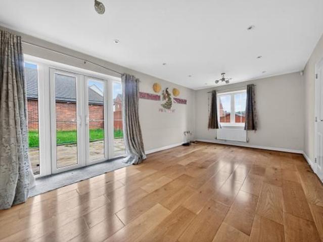 4 bedroom detached house to rent