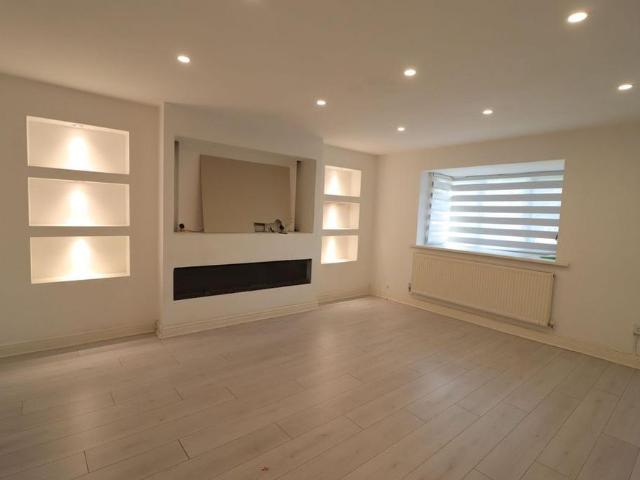 4 bedroom detached house to rent