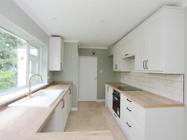 4 bedroom detached house to rent
