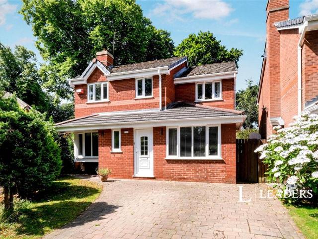 4 bedroom detached house to rent