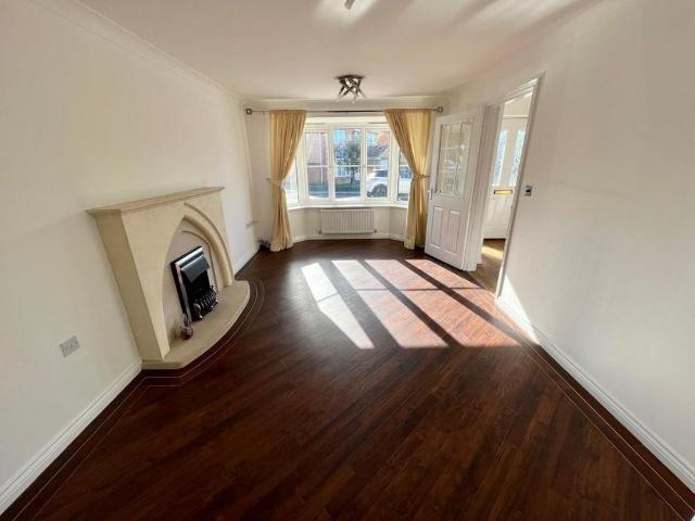 4 bedroom detached house to rent