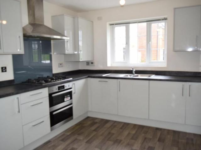 4 bedroom detached house to rent