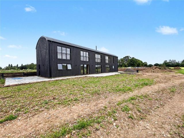 4 bedroom detached house to rent