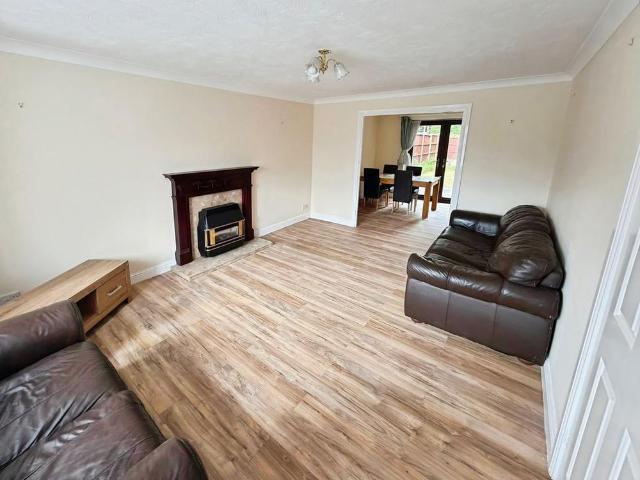 4 bedroom detached house to rent