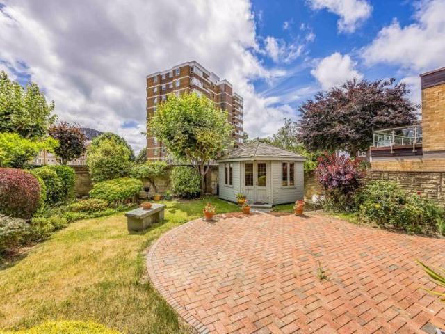 4 bedroom detached house to rent