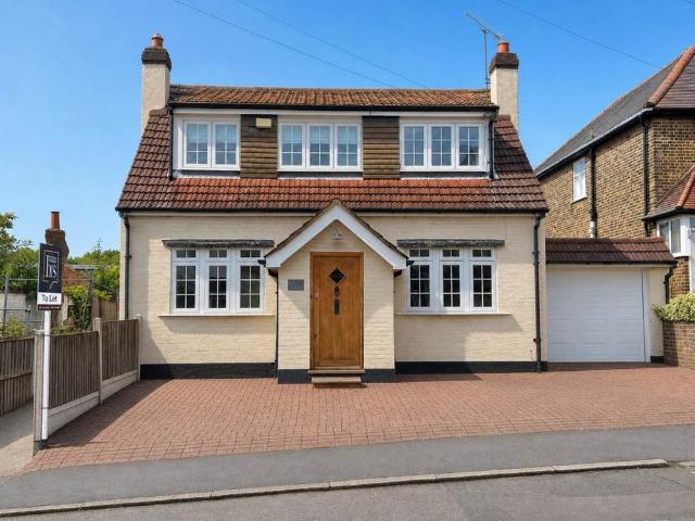 4 bedroom detached house to rent