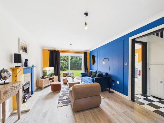 4 bedroom detached house to rent