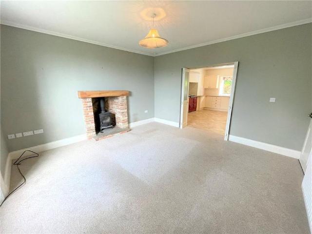 4 bedroom detached house to rent
