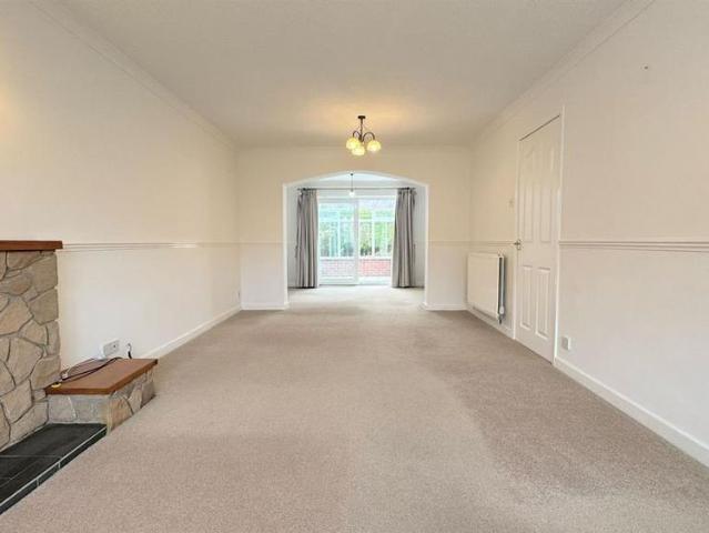 4 bedroom detached house to rent