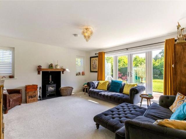 4 bedroom detached house to rent