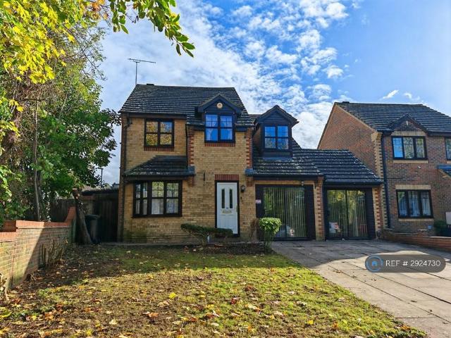 4 bedroom detached house to rent