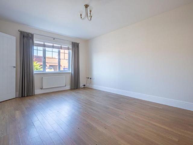 4 bedroom detached house to rent