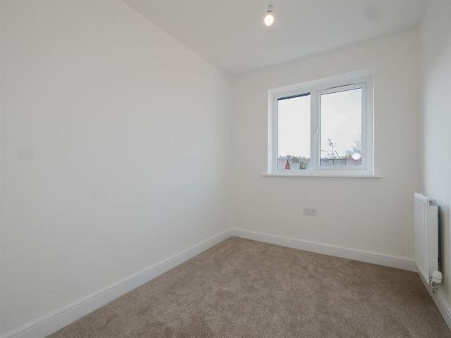 4 bedroom detached house to rent