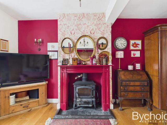 4 bedroom detached house to rent