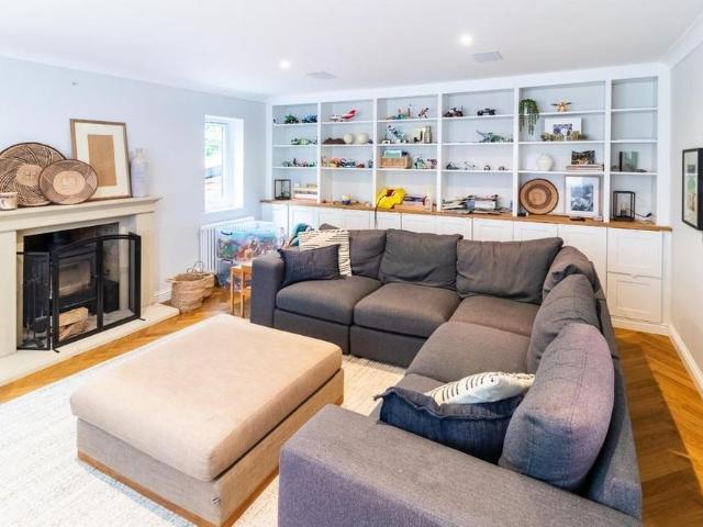 4 bedroom detached house to rent