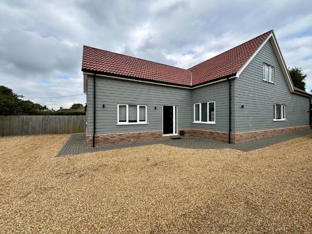 4 bedroom detached house to rent